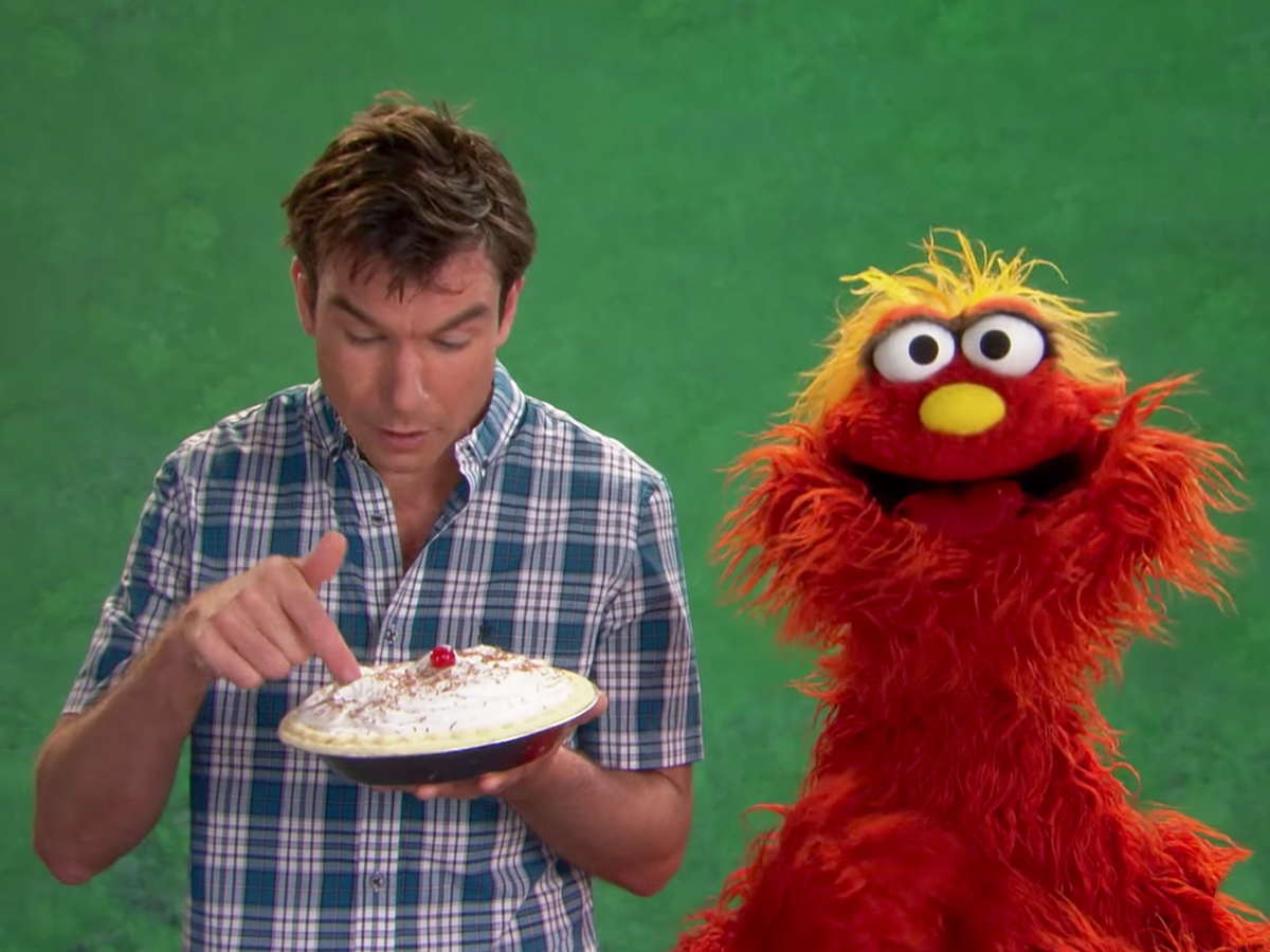 Jerry O'Connell Explains the Word "Observe" - Sesame Workshop
