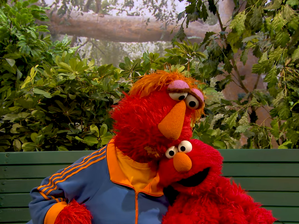 Elmo habla acerca de la adicción parental - Sesame Workshop